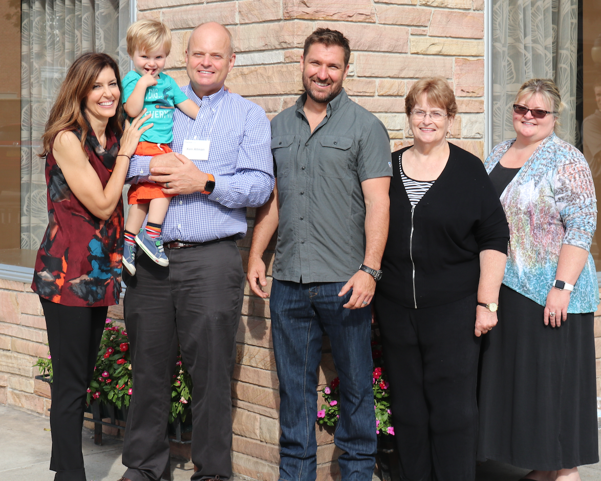 Mark Bowe, host of Barnwood Builders, visits PracticeLink